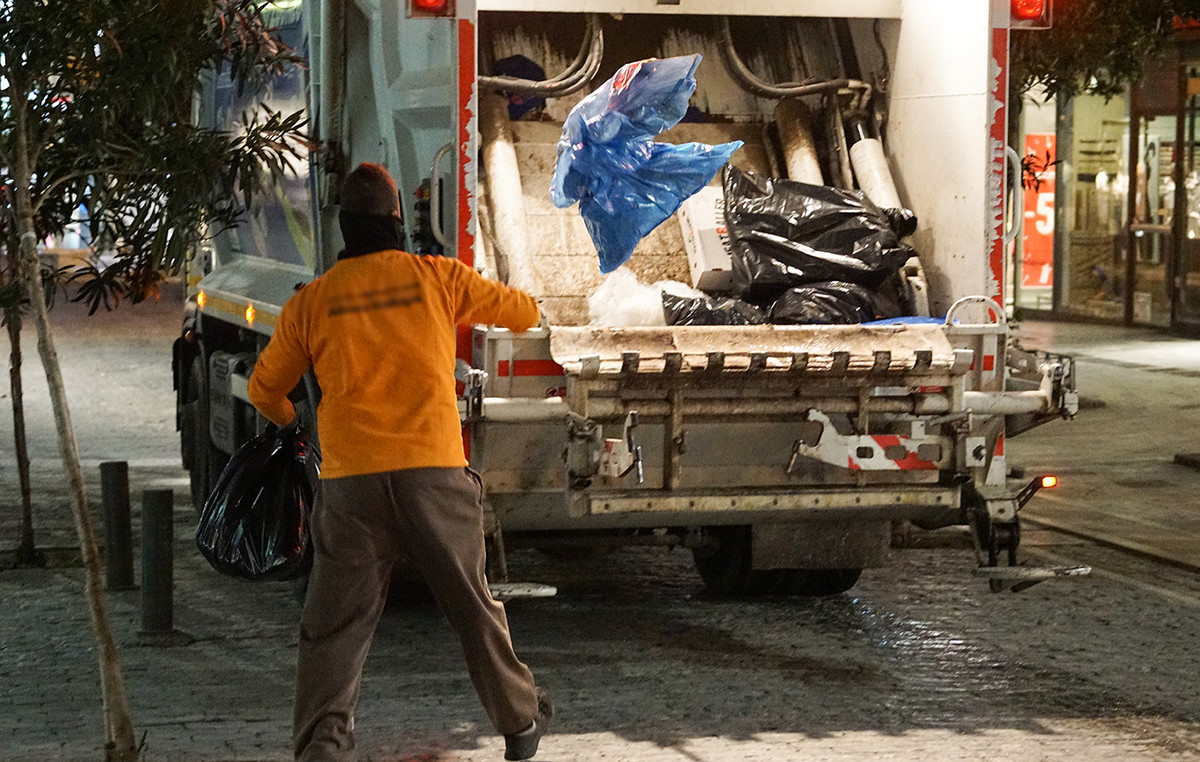 Φρικτός θάνατος για 88χρονο στον Πειραιά – Τον παρέσυρε απορριμματοφόρο ...