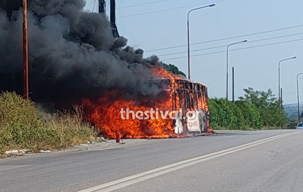 Πήρε φωτιά εν κινήσει λεωφορείο των ΚΤΕΛ στη Θεσσαλονίκη - Newsbeast