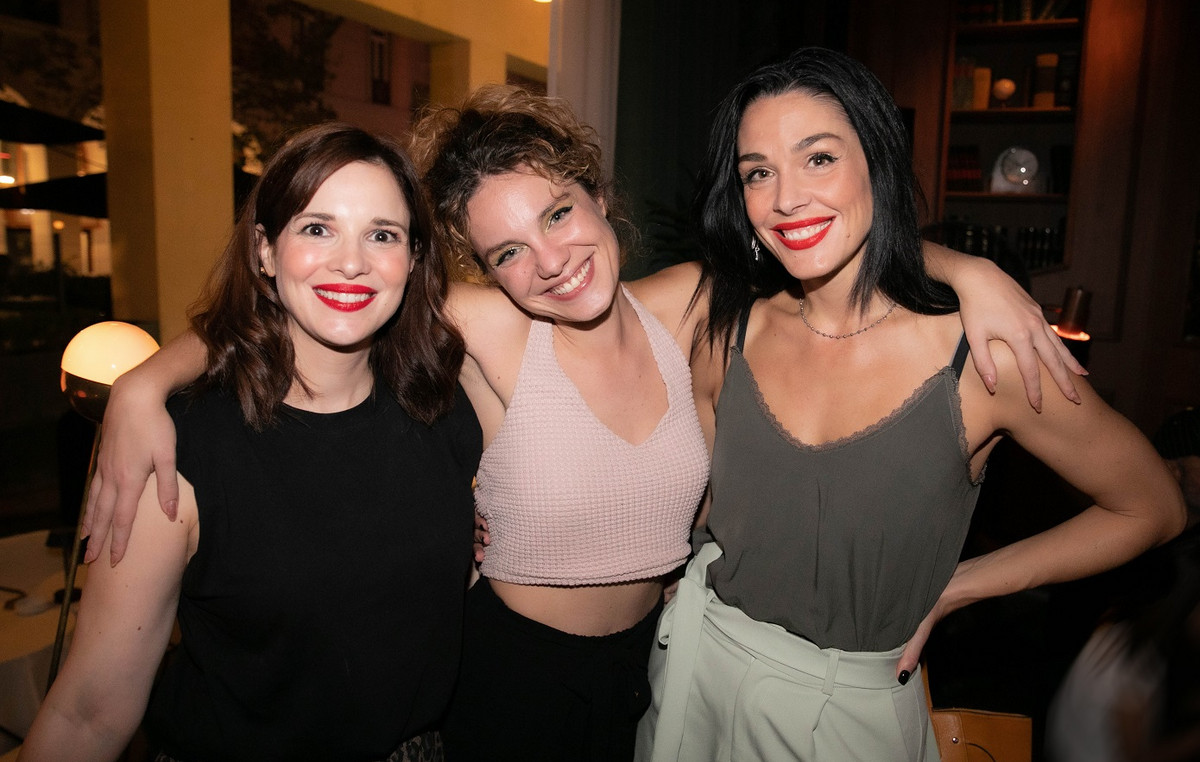 Οι «8 γυναίκες» έριξαν αυλαία και το γιόρτασαν στο Athénée - Newsbeast