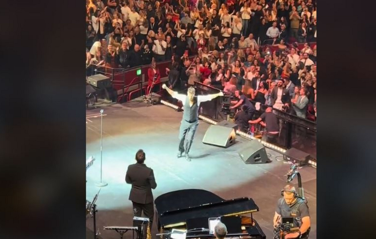 «Μάνα, ο γιος σου χορεύει ζεϊμπέκικο στο Royal Albert Hall» – Ο ...