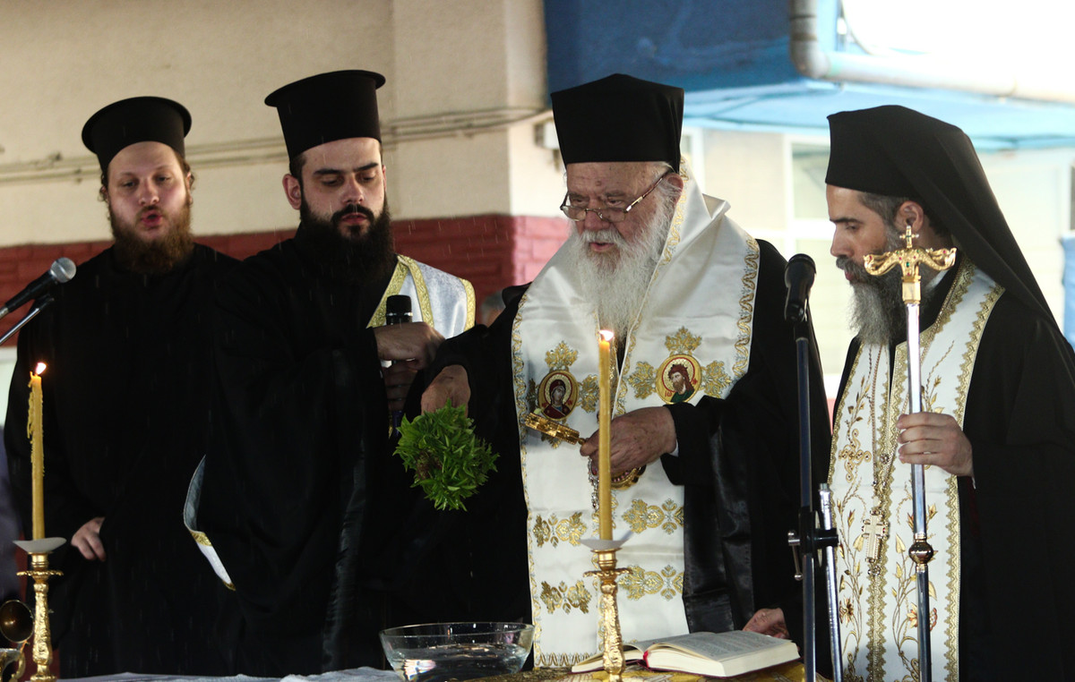 Τελέστηκε ο αγιασμός στα εκπαιδευτήρια «Η Θεομήτωρ» από τον ...