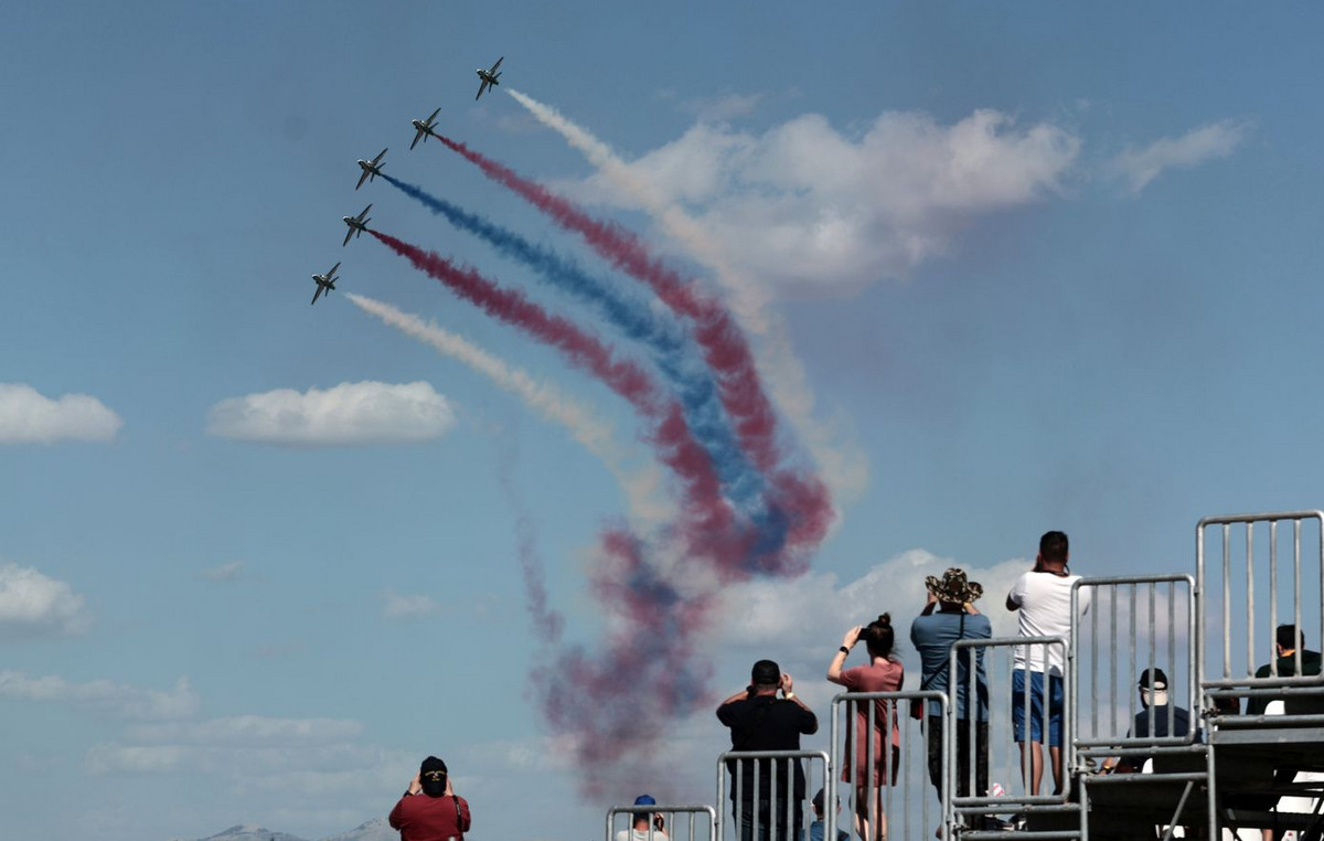 Athens Flying Week: Η αερομαχία Rafale vs F-16 έκλεψε την παράσταση ...