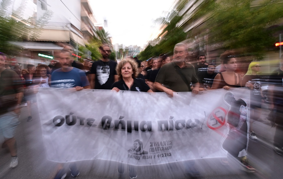 Πορεία για τα 11 χρόνια από τη δολοφονία του Παύλου Φύσσα – Πλήθος ...
