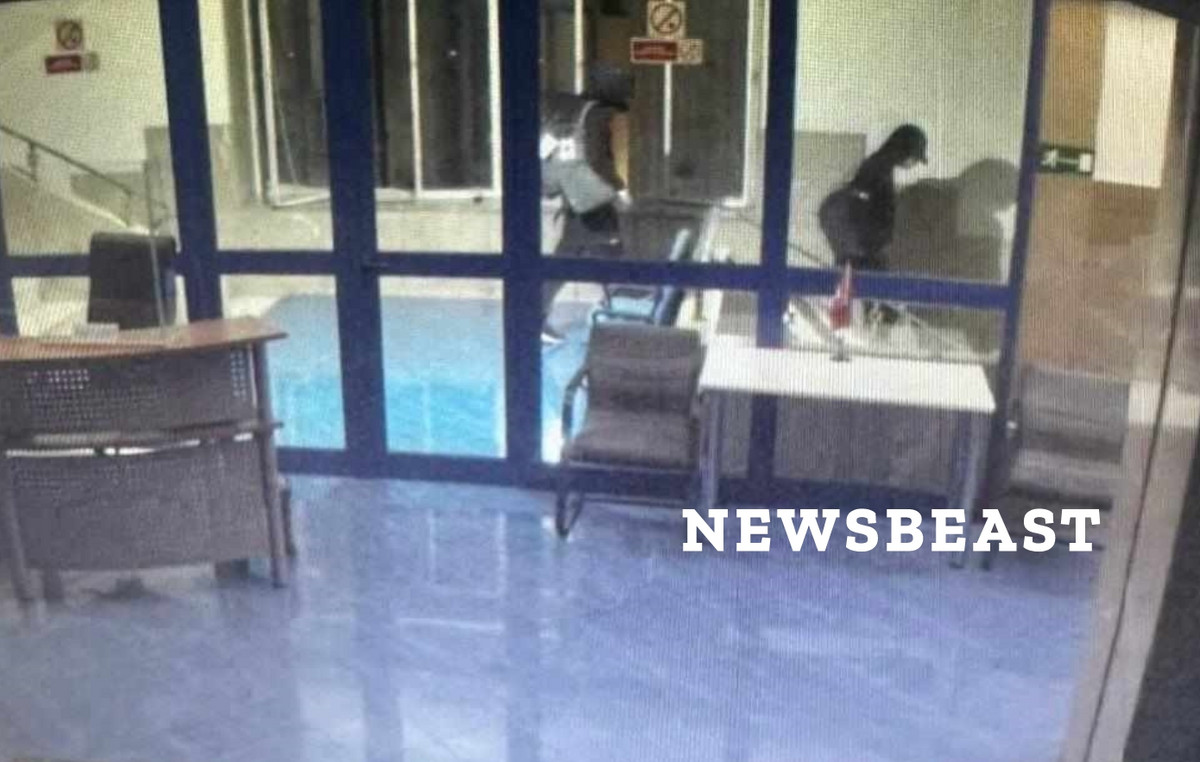 Φωτογραφία ντοκουμέντο από τη διάρρηξη στα γραφεία υπουργείου – Άρπαξαν 30 laptop - Newsbeast