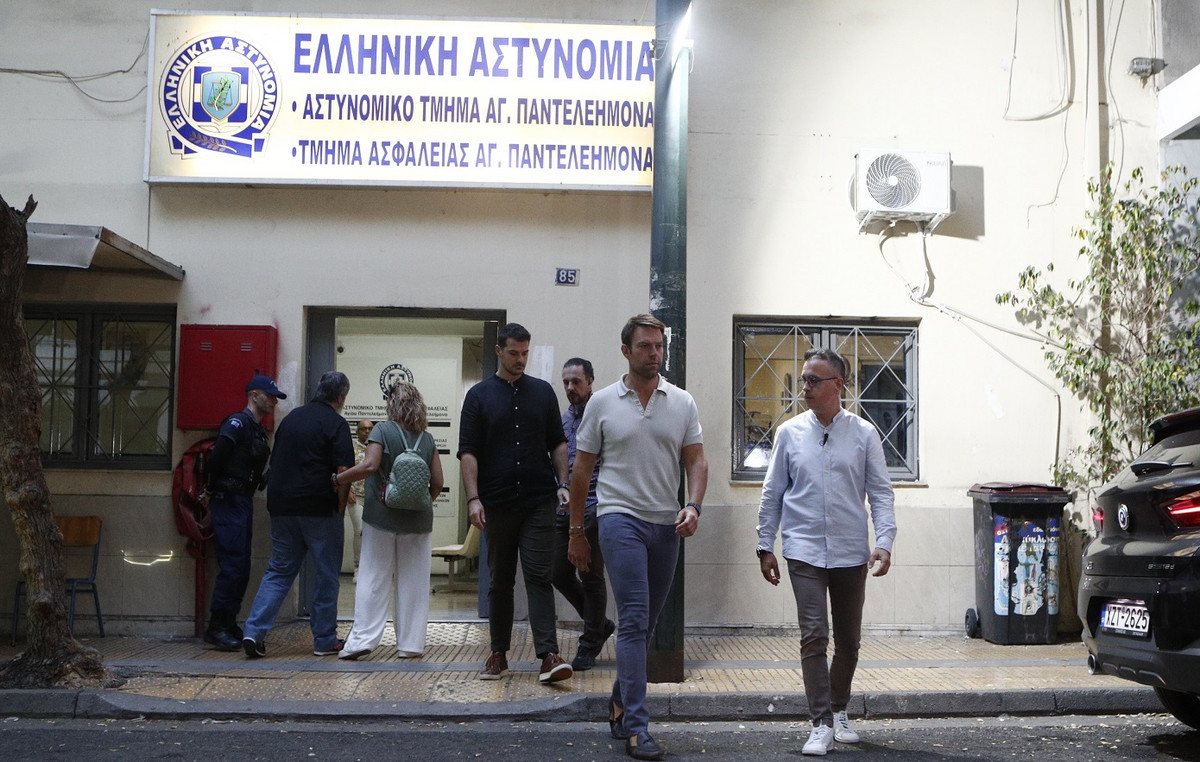 Στο Α/Τ Αγίου Παντελεήμονα ο Κασσελάκης μετά τον θάνατο μετανάστη: «Έχω ...