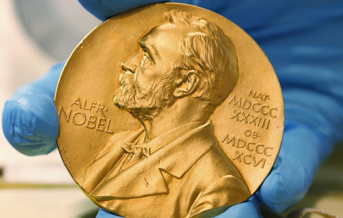 Μικροσκοπικό σκουλήκι χάρισε τέσσερα βραβεία Νόμπελ σε 10 επιστήμονες ...