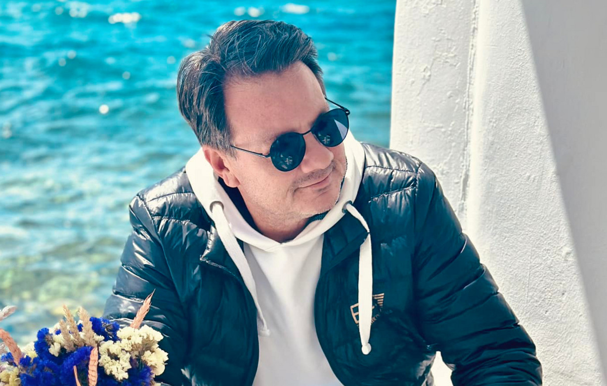 Η απόδραση του Απόστολου Λύτρα στην Αίγινα με τη νέα του σύντροφο ...