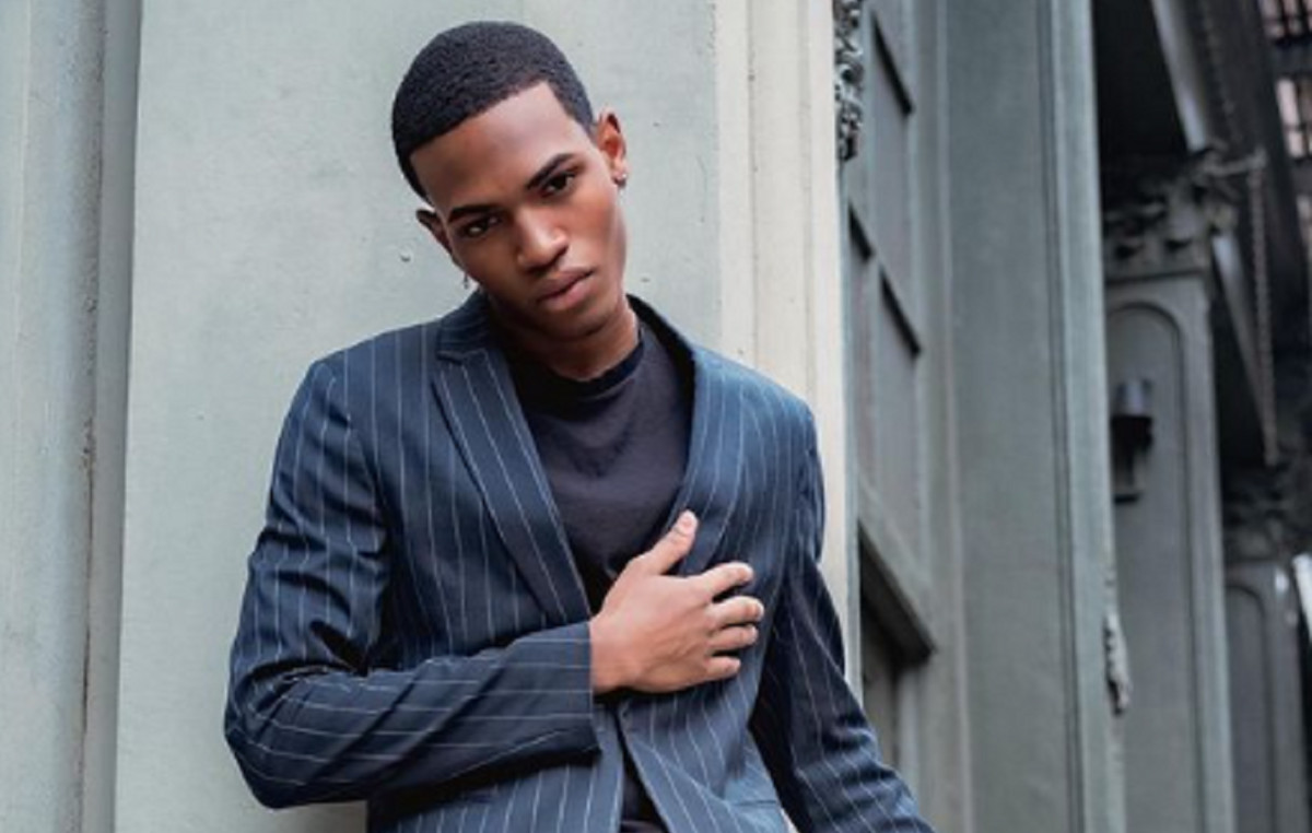 Άνδρας μοντέλο της Calvin Klein κατακρεούργησε με μαχαίρι τον πατέρα ...