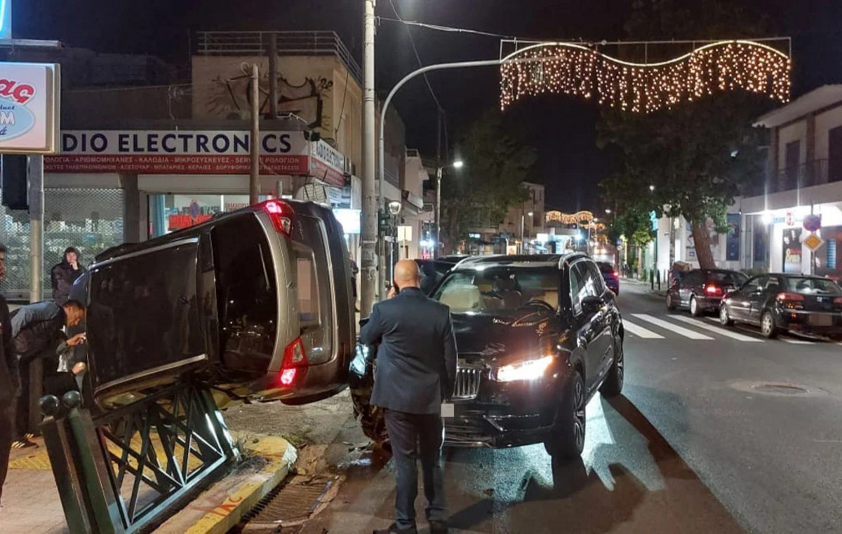 Σοβαρό τροχαίο στη Νέα Ερυθραία – Αυτοκίνητο παραβίασε ερυθρό ...