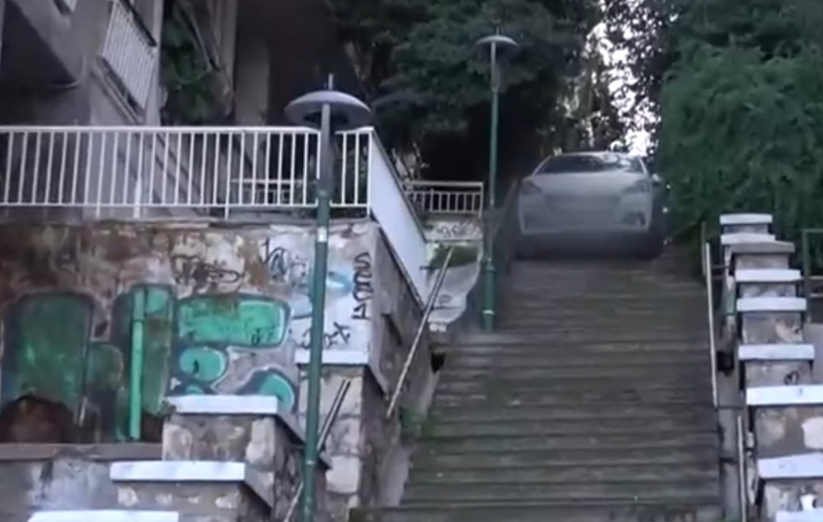 Κατέβηκε σκαλοπάτια στου Γκύζη με το αυτοκίνητό του – «Δεν μπορούσε να ...