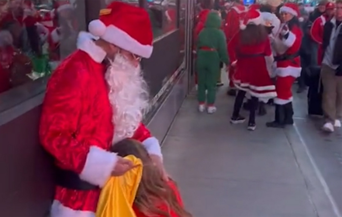 Onlyfans Model Publicly Performed Oral Sex On Santa During Festival World Stock Market 