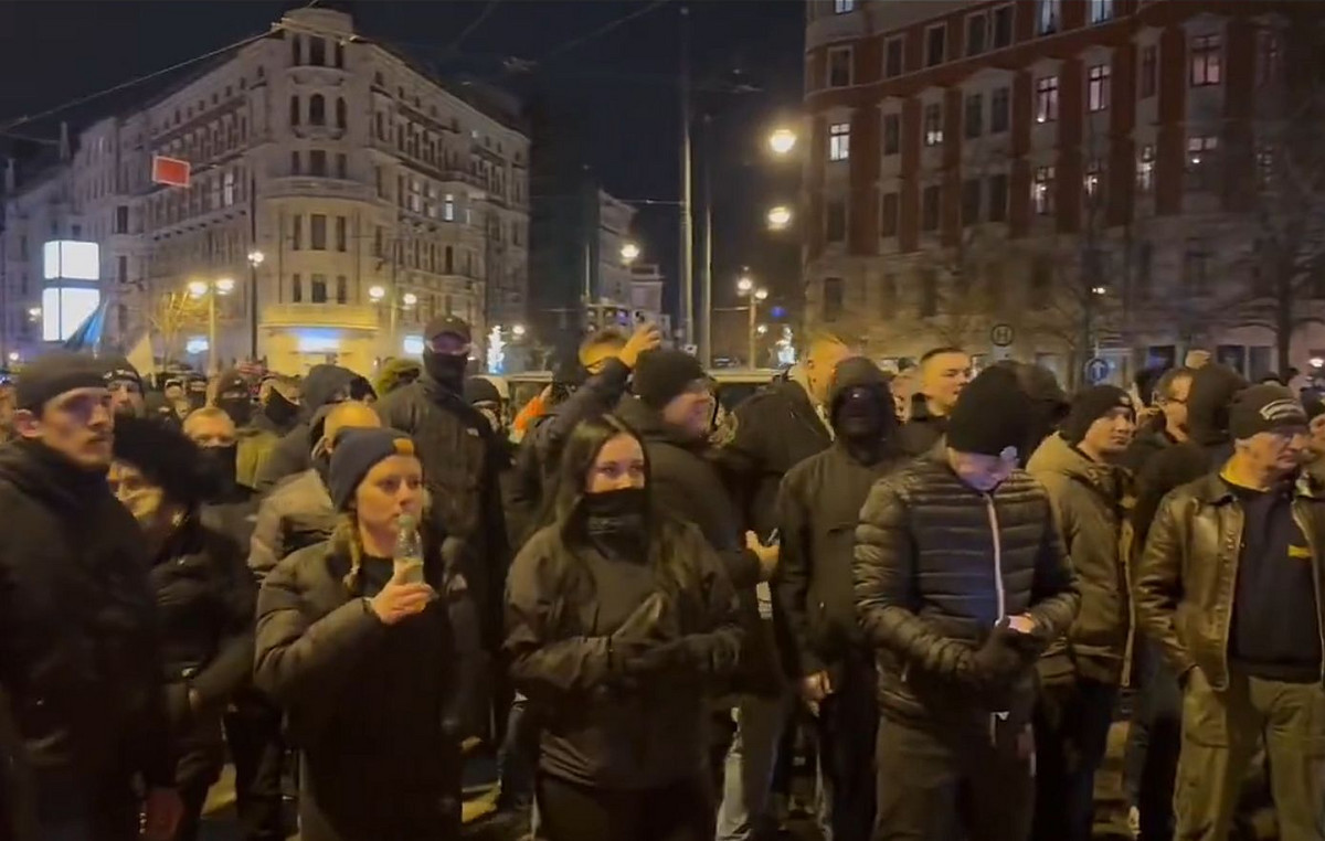 «Όσοι δεν αγαπούν την Γερμανία πρέπει να φύγουν» – Συγκέντρωση ...