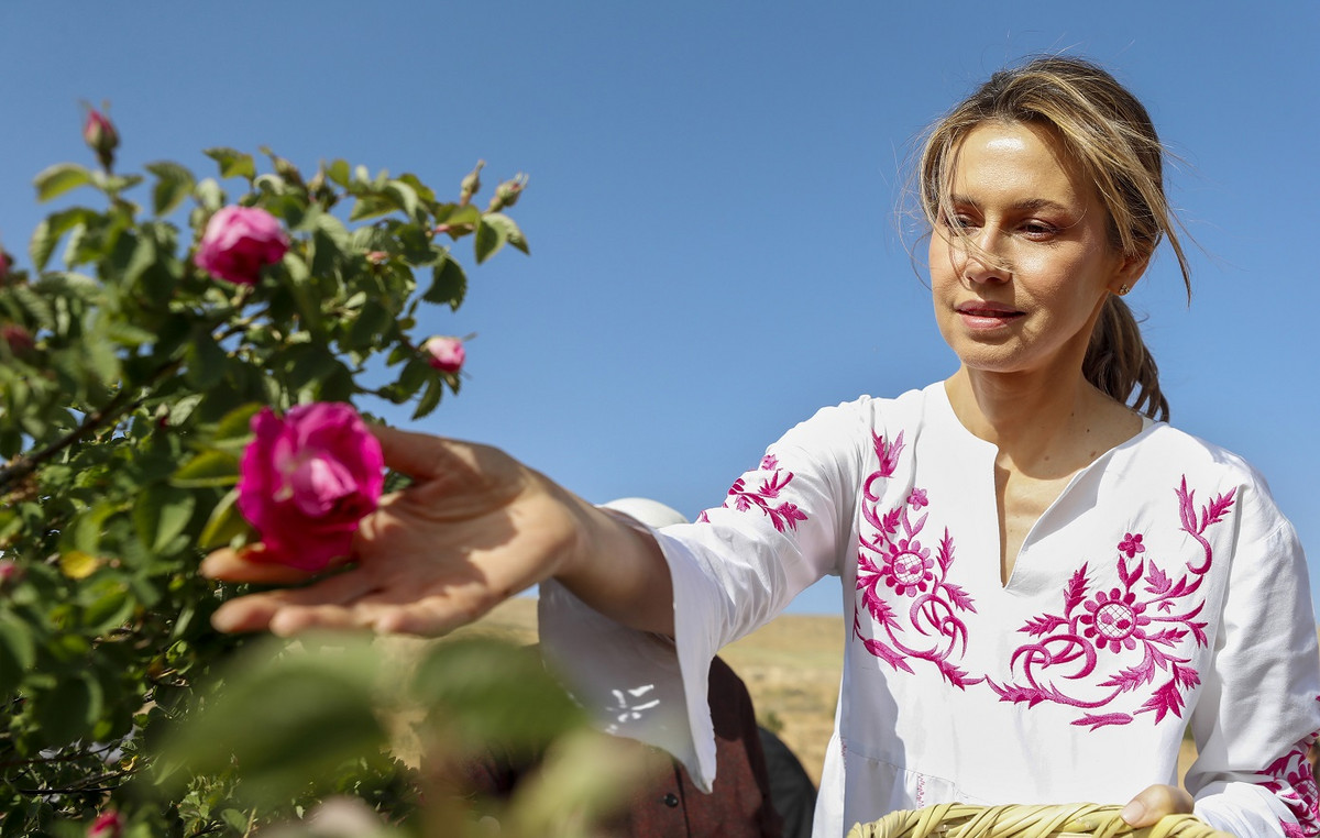 Άσμα αλ Άσαντ: Από «ρόδο της ερήμου» σε σύμβολο καταπίεσης και ...