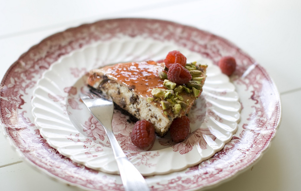 Power outage or poison? Mystery of the Christmas cake that sent three ...