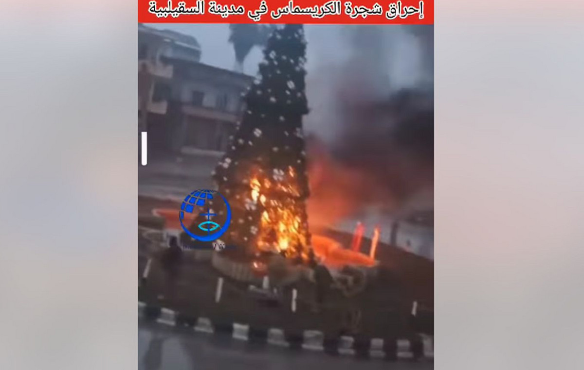 Anger after the burning of a Christmas tree in Syria - Hundreds of ...
