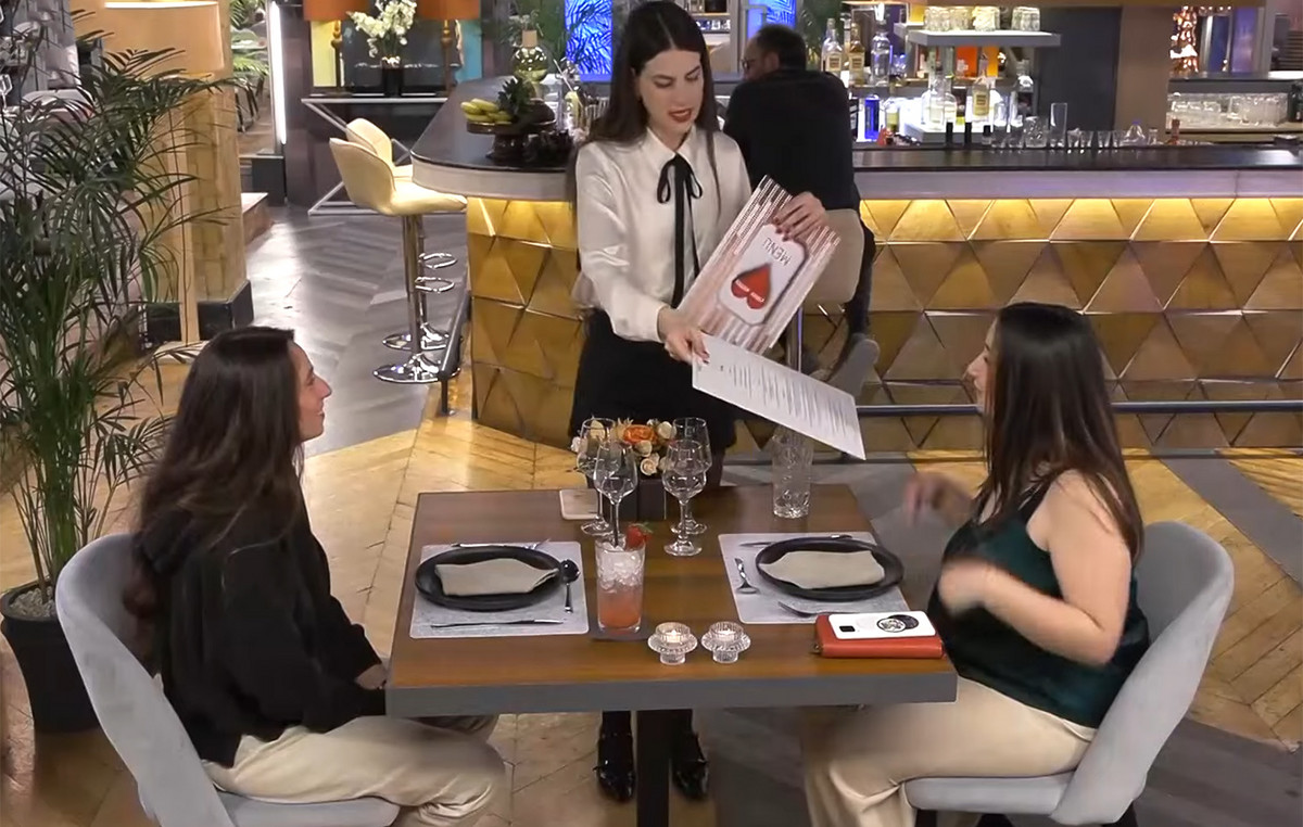 First Dates: Γεωργία και Μαρία φλέρταραν τη σερβιτόρα – «Φάνηκε ...