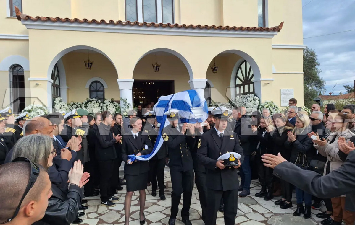 Οδύνη στην κηδεία του 21χρονου καταδρομέα που πέθανε κατά τη διάρκεια ...