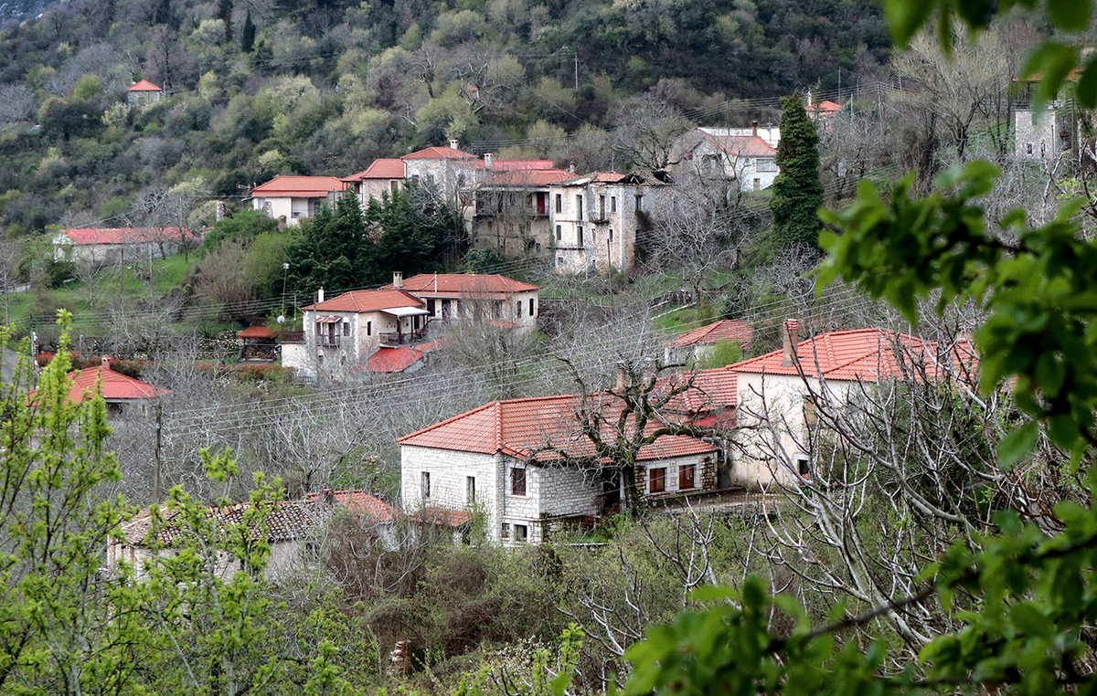 Το όμορφο χωριό της Αρκαδίας που υπήρξε τόπος εξορίας του Μίκη ...