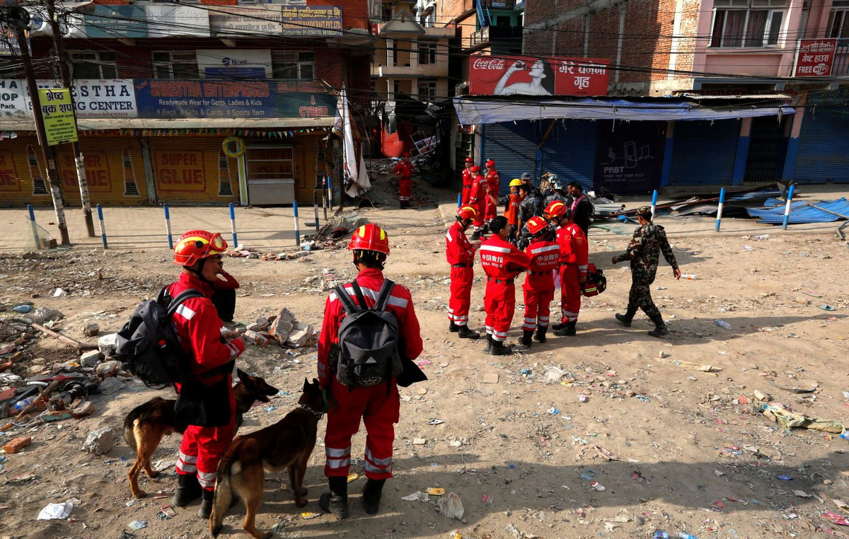 Deadly earthquake in Tibet: Battle against time for rescuers to locate ...