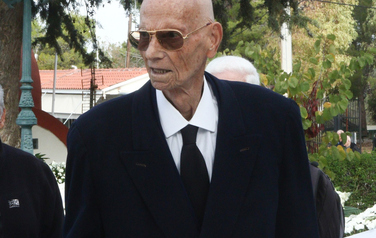 Στο νοσοκομείο με πνευμονία ο Αντώνης Αντωνιάδης, πρώην άσος του ...