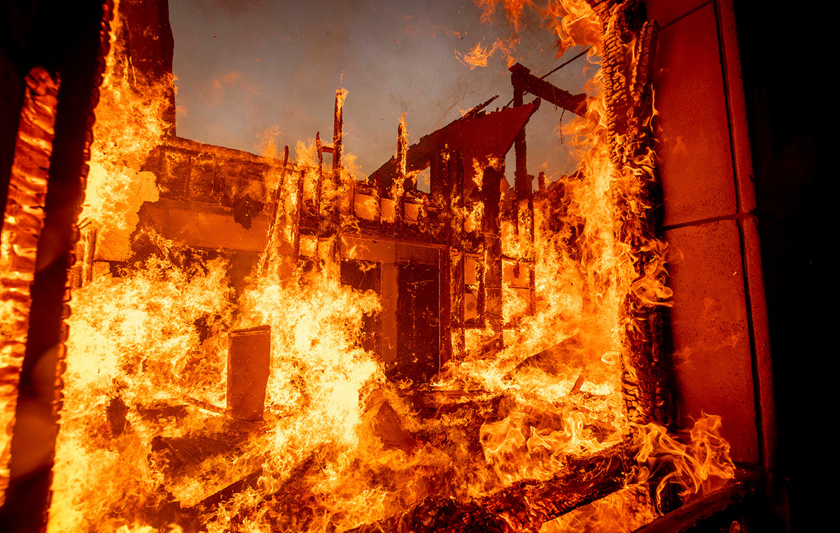 Revelation Images From The Uncontrolled Fires In Los Angeles Houses