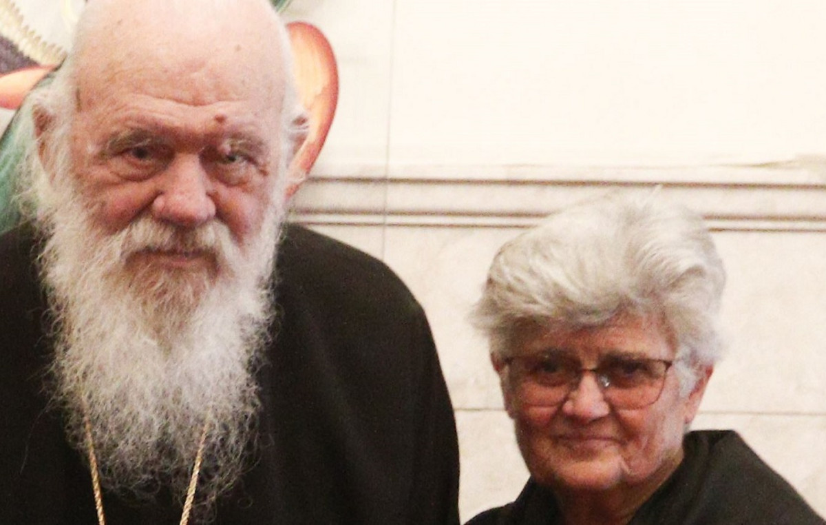 Η δασκάλα από το Ριζοκάρπασο, Ελένη Φωκά, στον Αρχιεπίσκοπο Ιερώνυμο ...