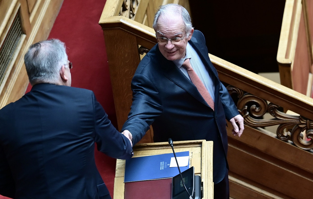 Η τελευταία συγκινητική ομιλία Τασούλα στη Βουλή: Φυλάξτε, προστατεύστε ...