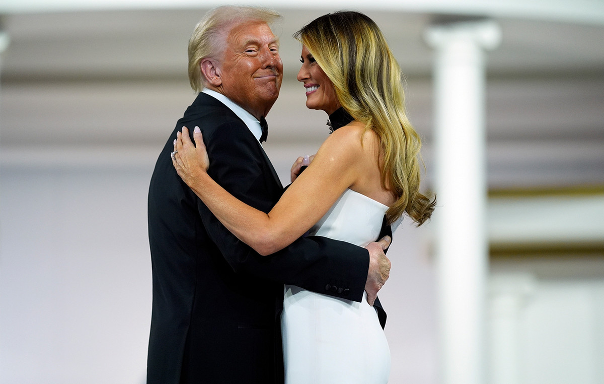 Lip reader reveals what Trump said to Melania as they danced after ...