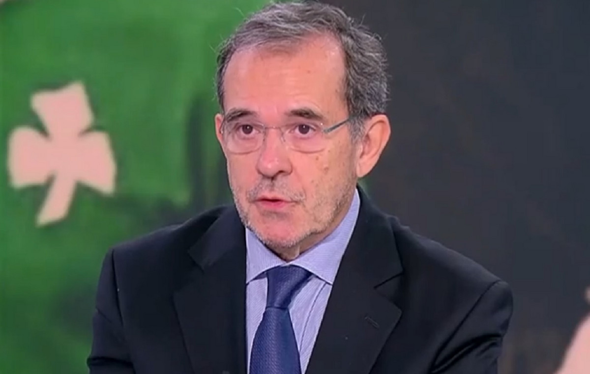 Βούρκωσε ο Παύλος Τσίμας μιλώντας για τον Μίμη Δομάζο: Νιώθω να ...