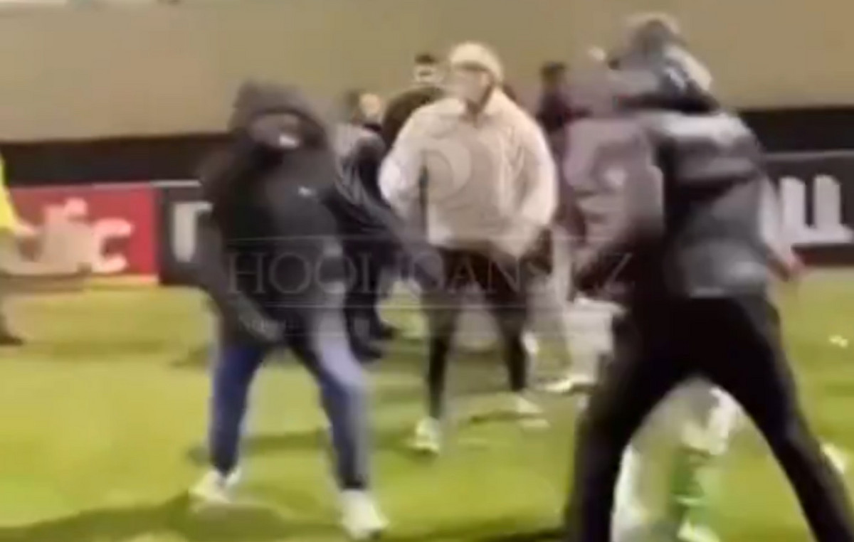 Άγριο ξύλο μεταξύ οπαδών μετά τον αποκλεισμό της Λιόν στο Κύπελλο ...
