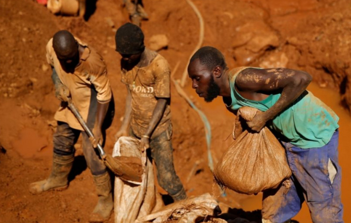 Zimbabwe: At least seven dead and 15 missing after illegal gold mine ...