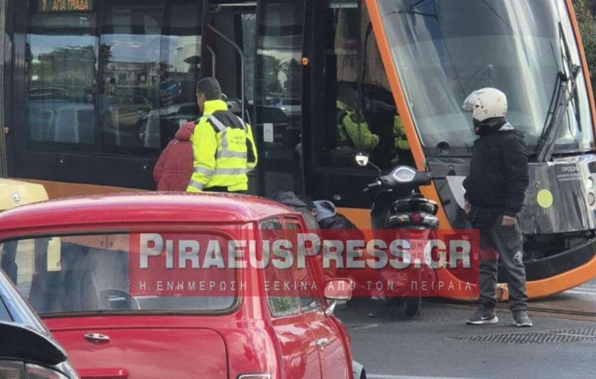 Μηχανή συγκρούστηκε με τραμ στο Νέο Φάληρο - Newsbeast