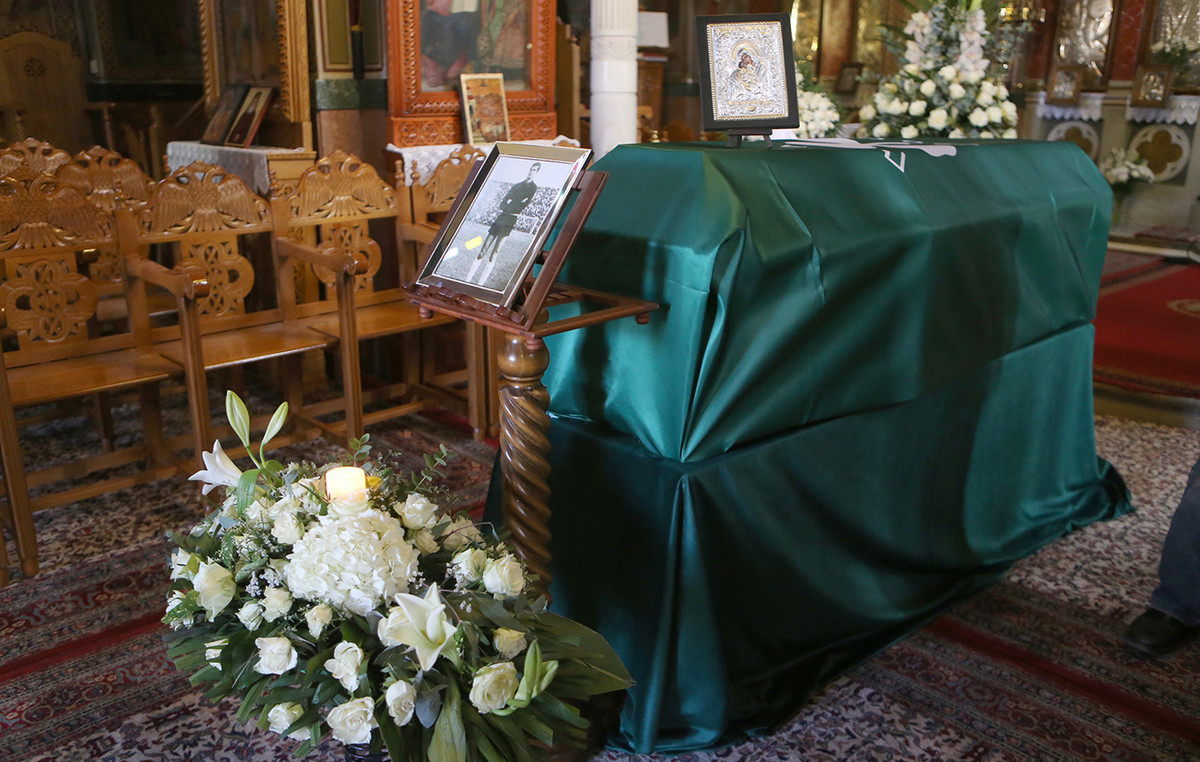 Τάκης Οικονομόπουλος: Συγγενείς, φίλοι και η οικογένεια του ...