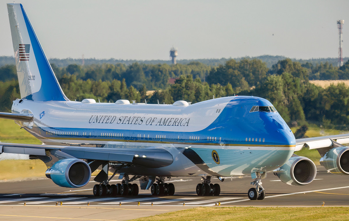 Furious Trump with Boeing: gave 4.3 billion for two new Air Force One ...