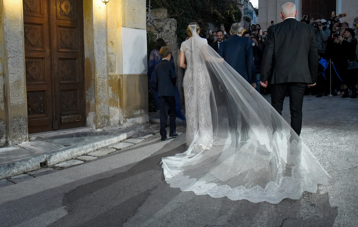 Χρυσή Βαρδινογιάννη: Έλαμψε η νύφη στον γάμο της χρονιάς – Το νυφικό, η ...