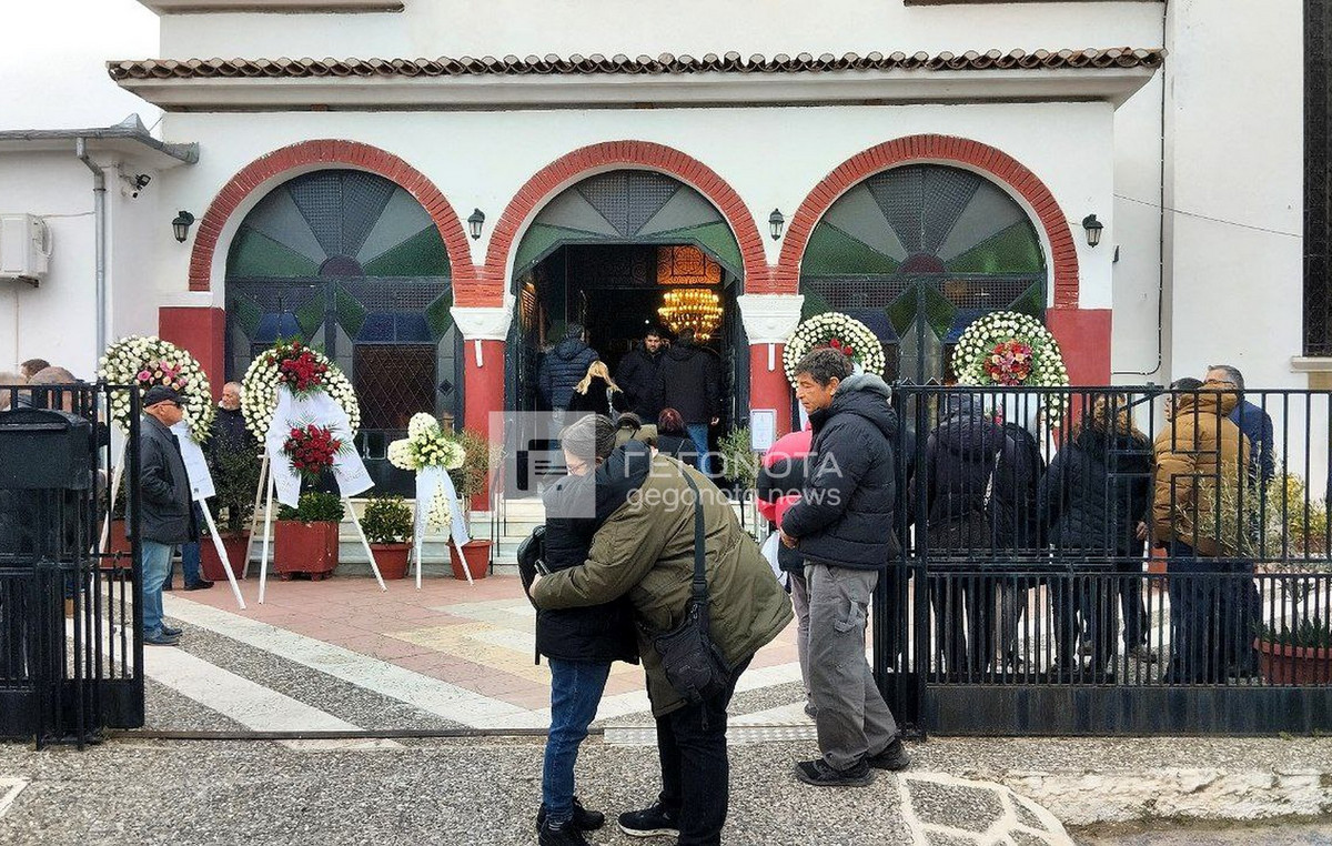 Σε κλίμα οδύνης η κηδεία του μεταφορέα που δολοφονήθηκε από τον 60χρονο ...