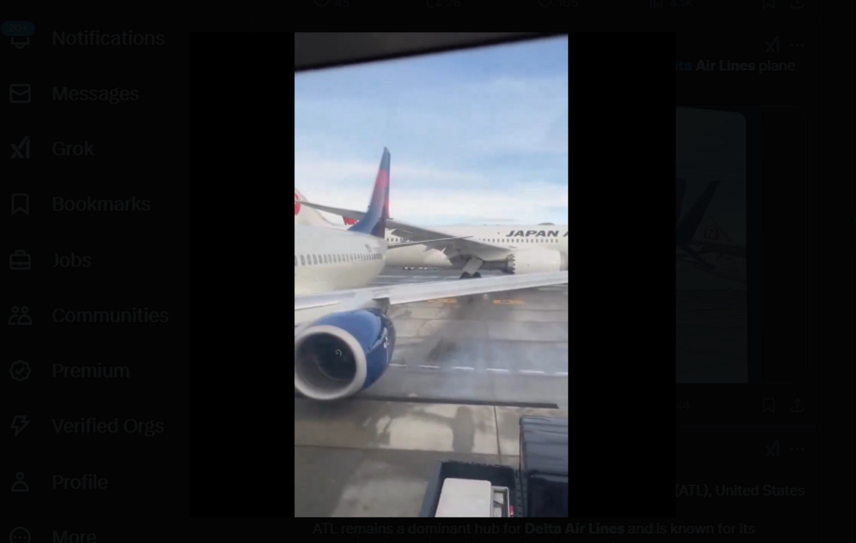 Japanese aircraft was "nailed" on a Delta Air Lines plane while driving ...