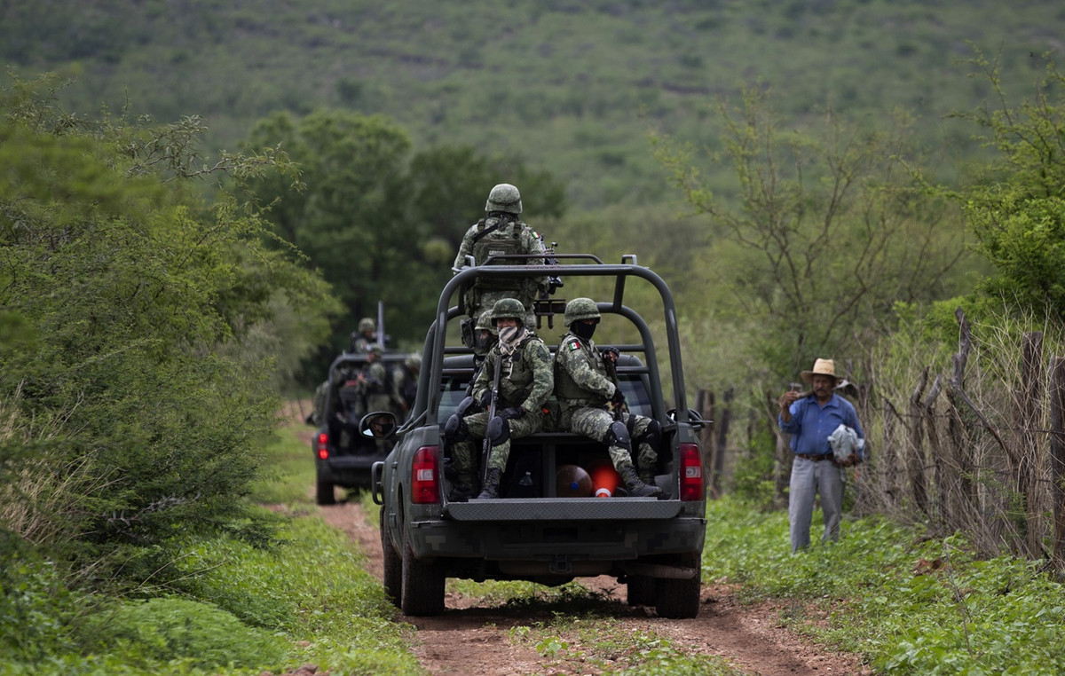 Four military culprits for the murders of five citizens in Mexico ...