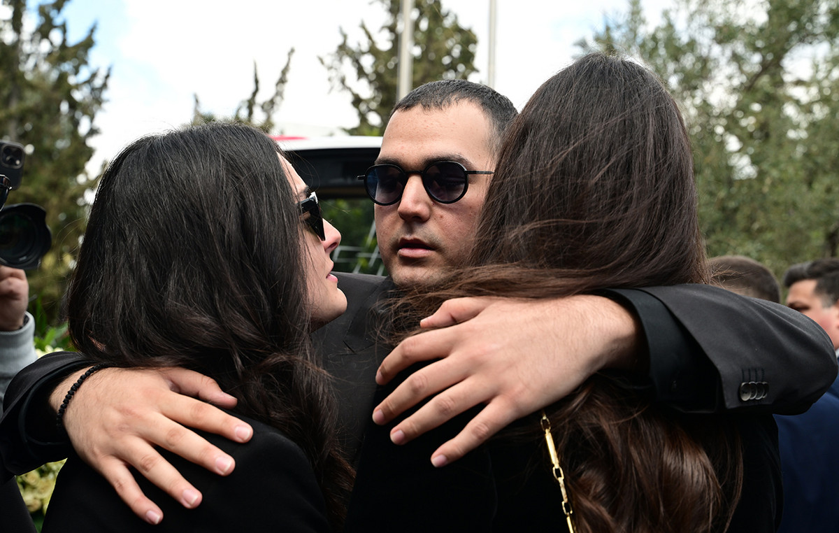 Συγγενείς και φίλοι είπαν το τελευταίο «αντίο» στον Αλέξη Κούγια ...