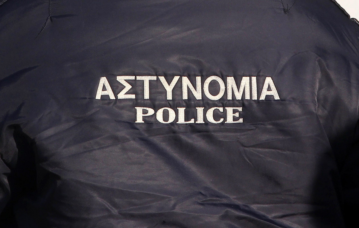 Ζώνη εξάρτησης και αεροβόλο είχε ο κατά φαντασίαν αστυνομικός που ...