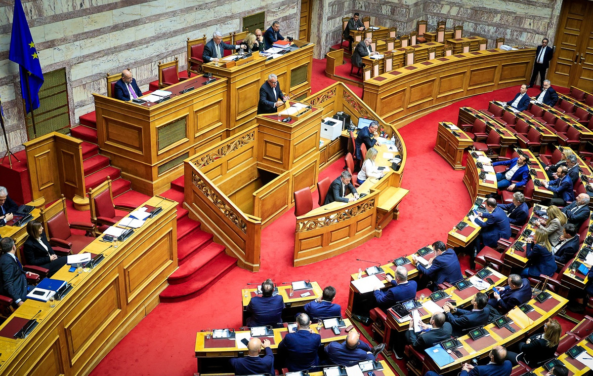 Αντιδράσεις από ΚΚΕ, ΕΛ.ΛΥ, ΝΙΚΗ, Νέα Αριστερά και Σπαρτιάτες στη Βουλή ...