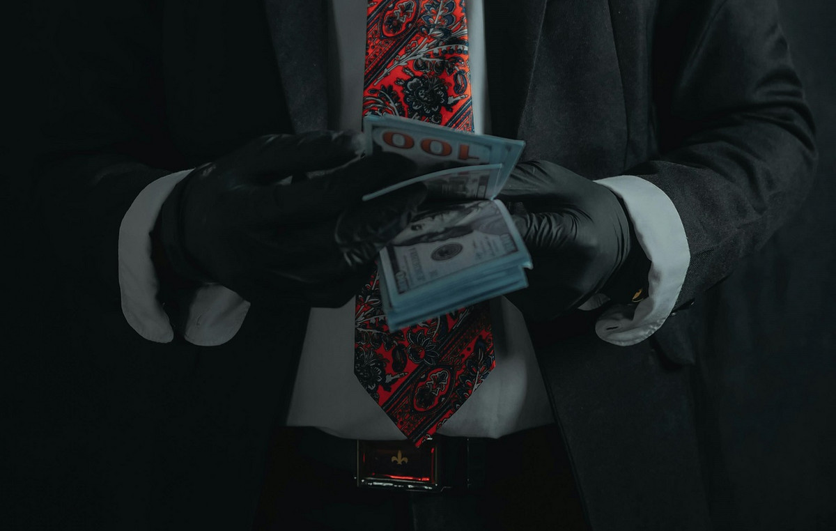 Αυτός είναι ο Εντίκ, ο αρχηγός της μαφίας των τσιγάρων που «εξόντωσε ...