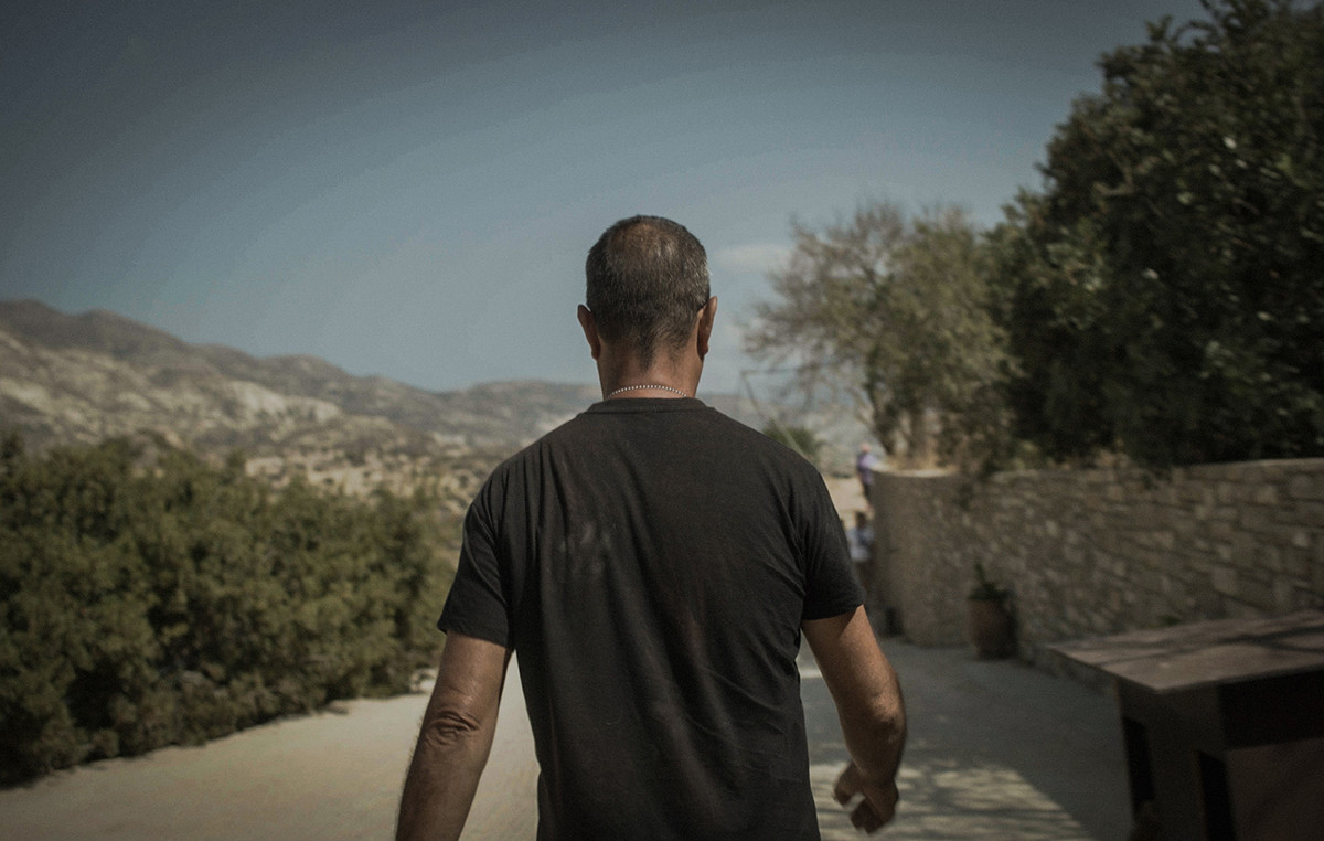 Η απίστευτη ιστορία του viral Τάκης που εγκατέλειψε τα πάντα για να ...