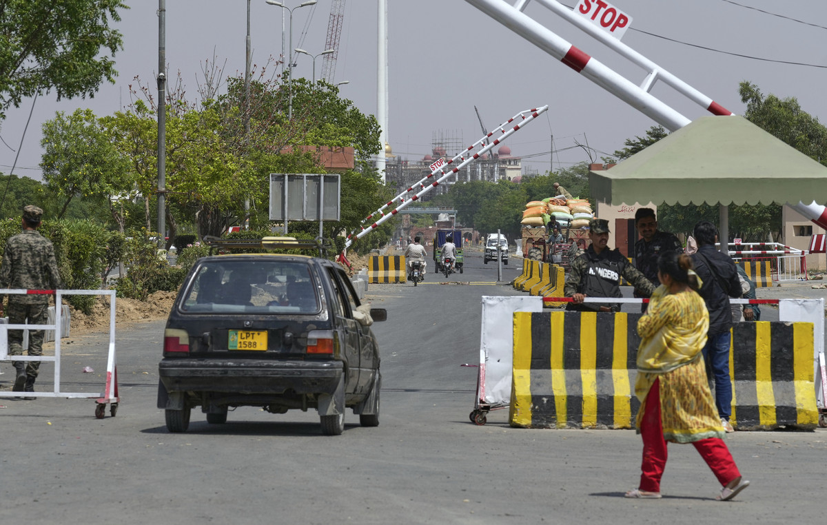 India and Pakistan exchange fire on Kashmir, UN calls for restraint ...