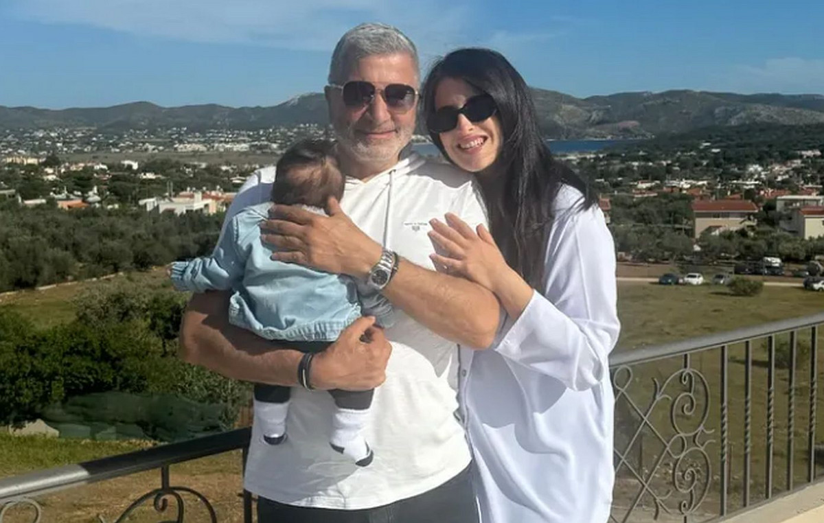 Γιώργος Πατούλης: Ποζάρει αγκαλιά με τον δύο μηνών γιο του και τη Νάνσυ ...