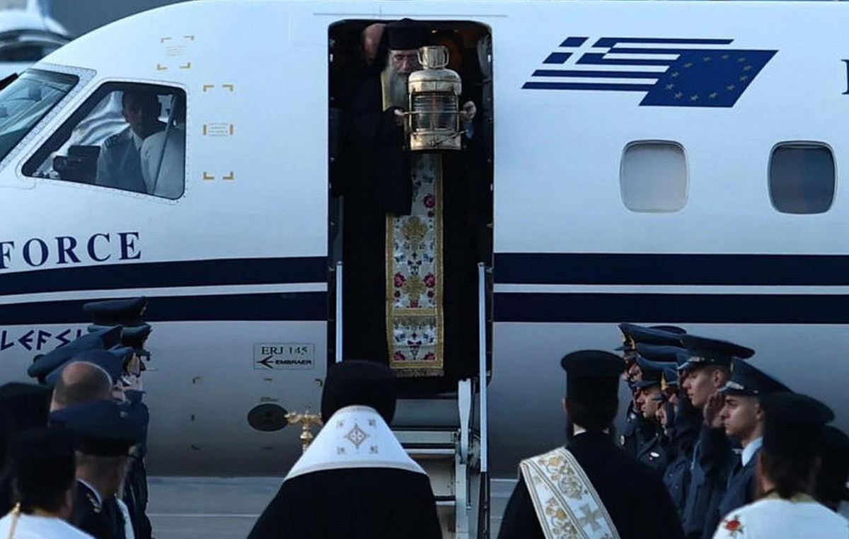 Από λεπτό προς λεπτό η άφιξη του Αγίου Φωτός στην Ελλάδα – Σύντομη ...
