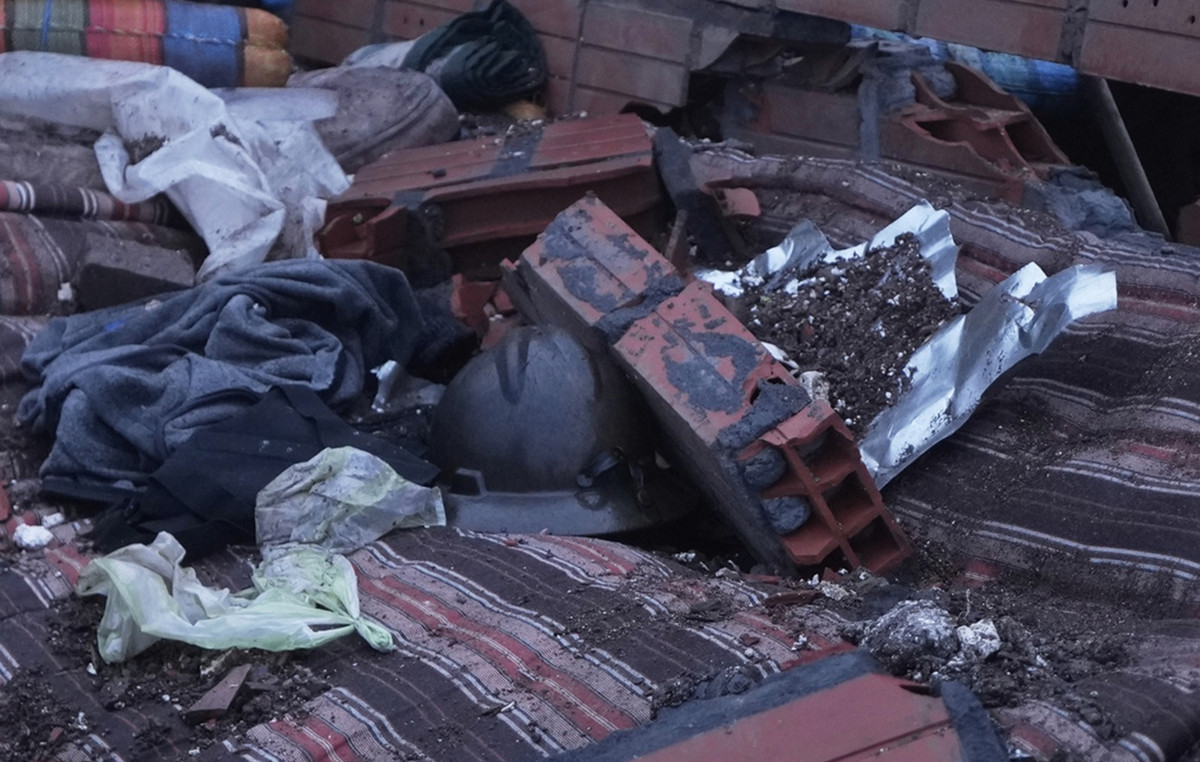 Bolivia gold mine explosion - five dead, with one baby among the ...