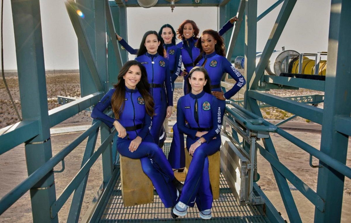 Blue Origin's door fueled conspiracy theories for the fake trip to ...