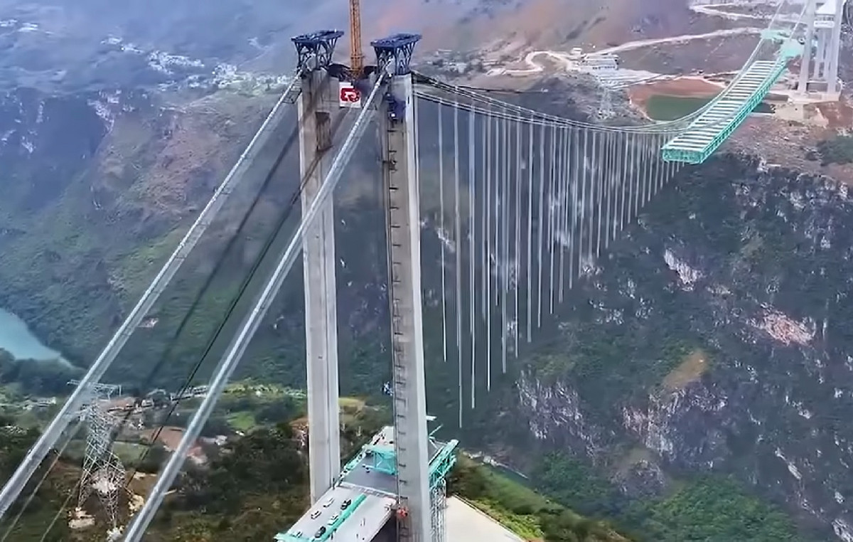China builds the world's tallest bridge - the new worldwide engineering ...