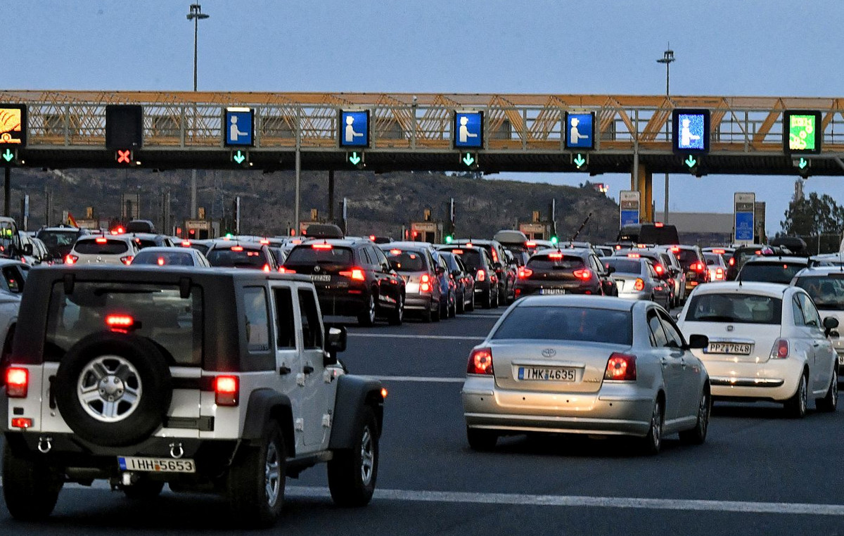 «Όταν υπάρχει ουρά 16 χιλιομέτρων, ακινητοποιημένα αυτοκίνητα, τι να ...